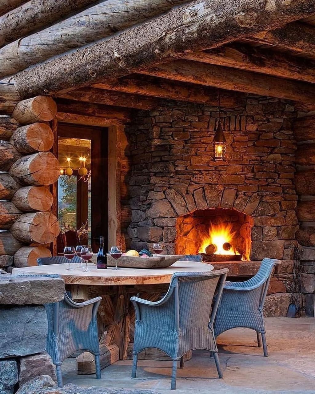 Dos hermosas casas de campo con troncos de madera. - Casas de Campo