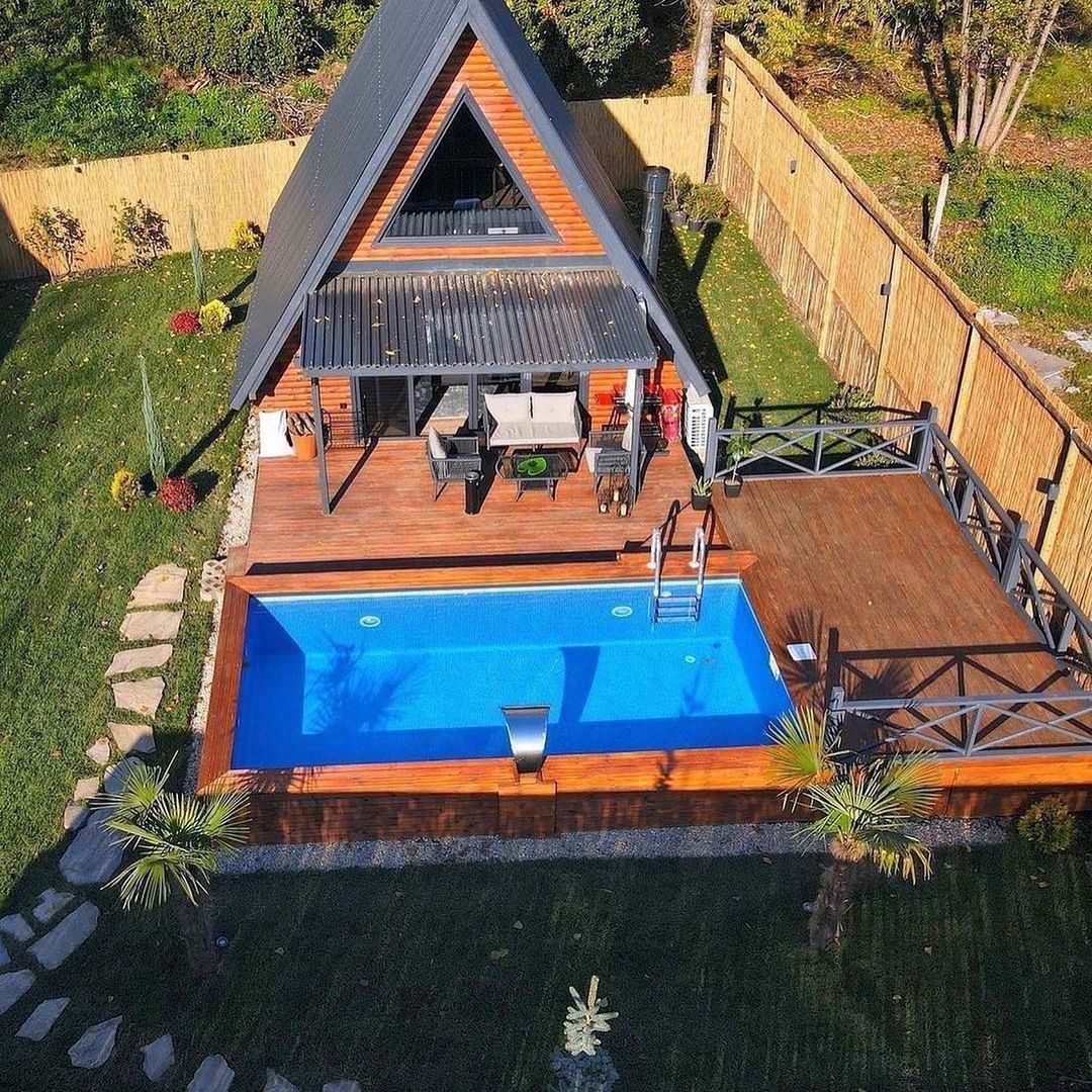 Exploremos juntos esta bella casa de campo triangular con piscina ...