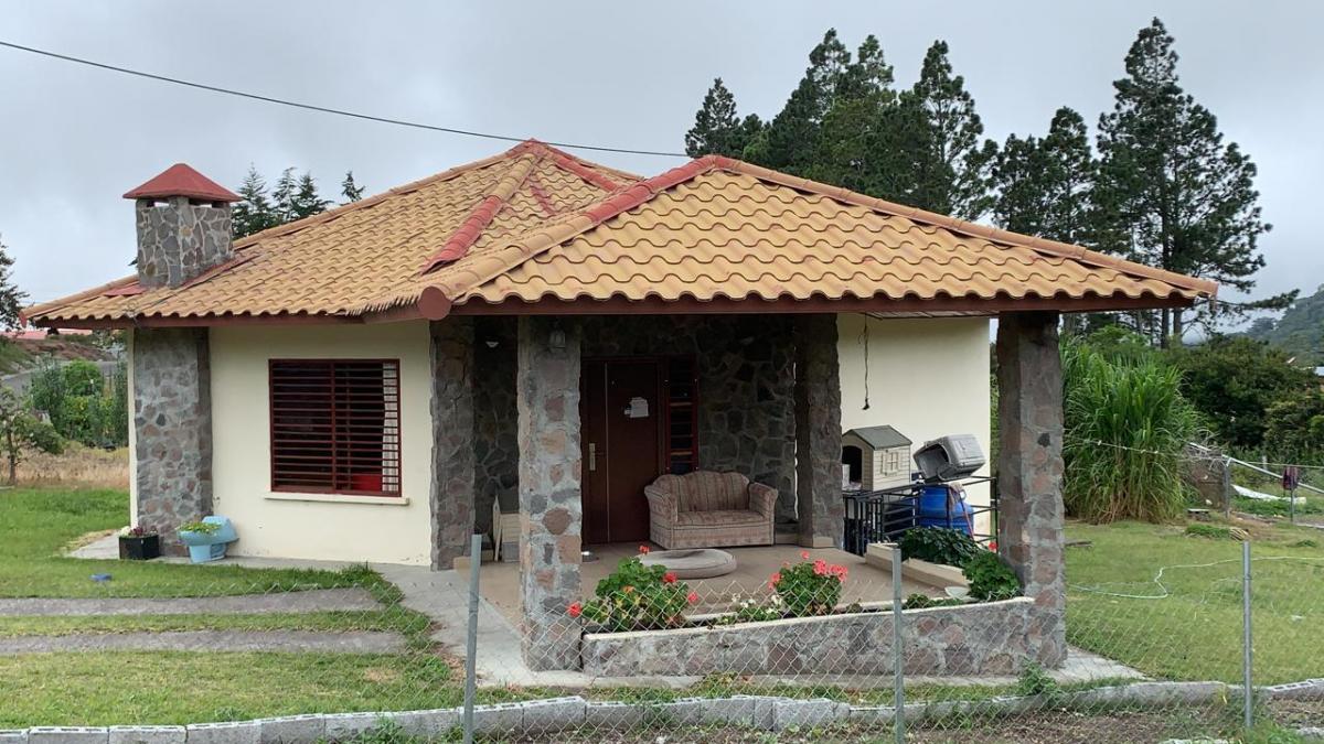 25 bellas casitas de campo con techo de teja. - Casas de Campo