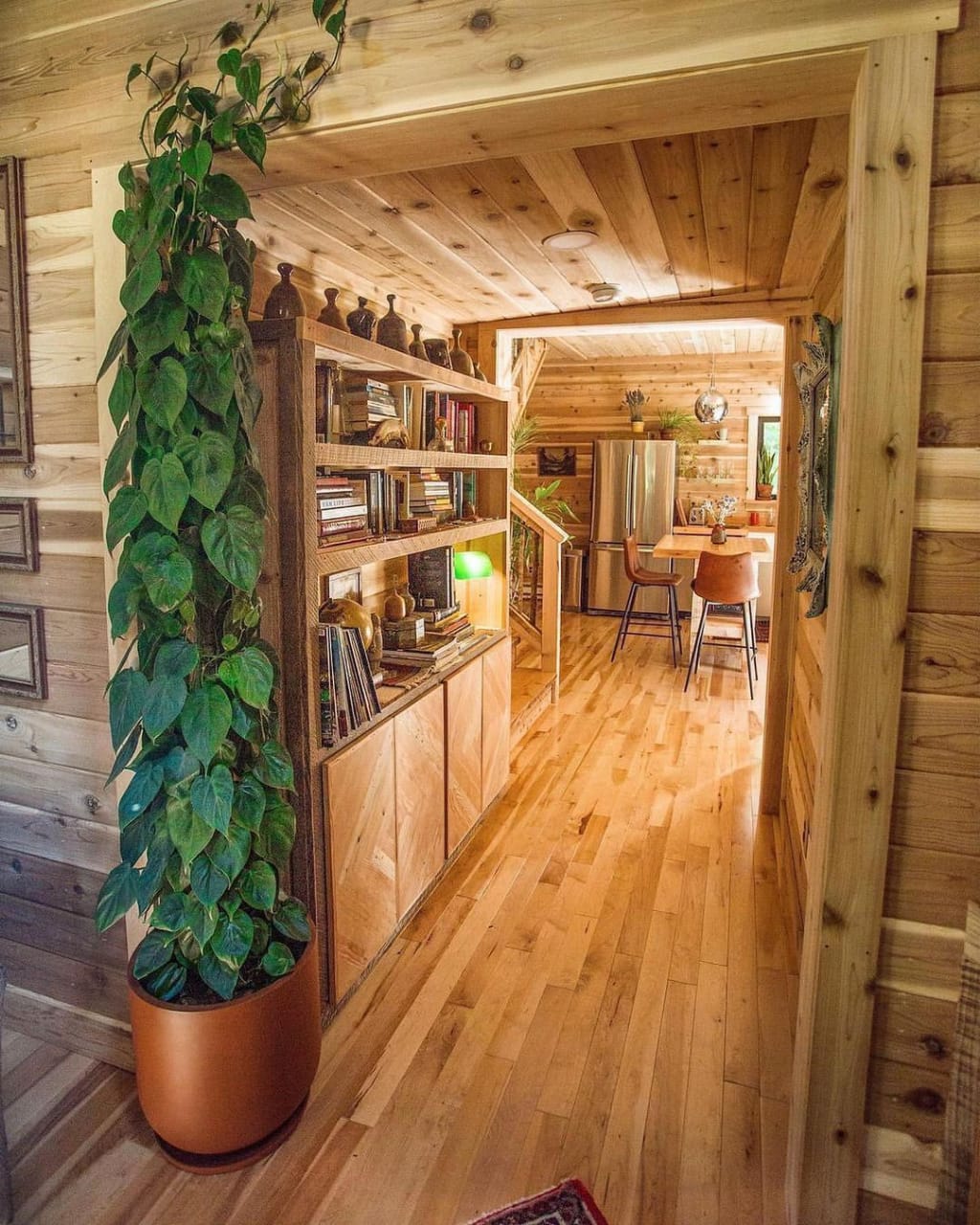 Mini casa estilo castillo de ladrillo y techo ecológico. - Casas de Campo